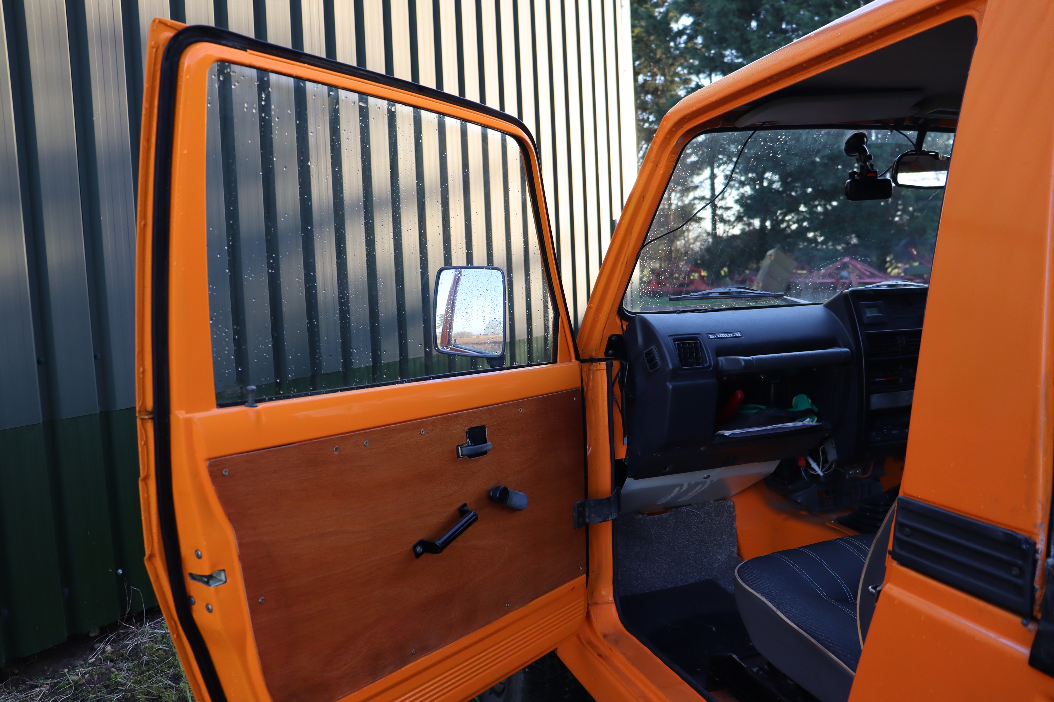 Lot 81 - 1990 Suzuki Santana SJ413 Samurai LWB