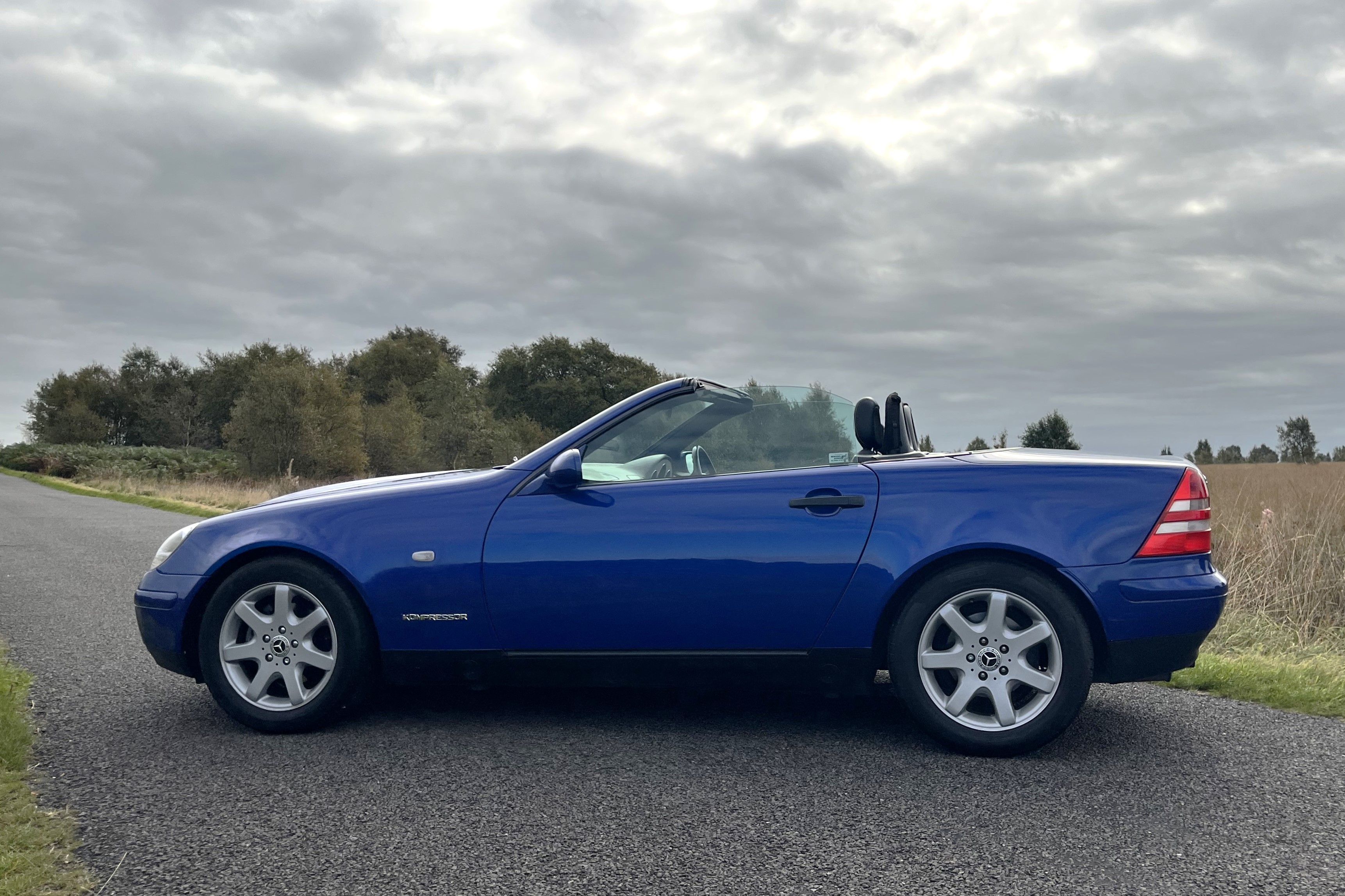 Lot 18 - 1998 Mercedes-Benz SLK 230
