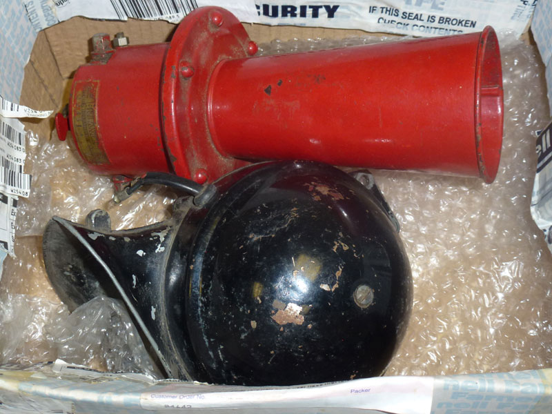 Lot 395 - A Pair of Working Horns