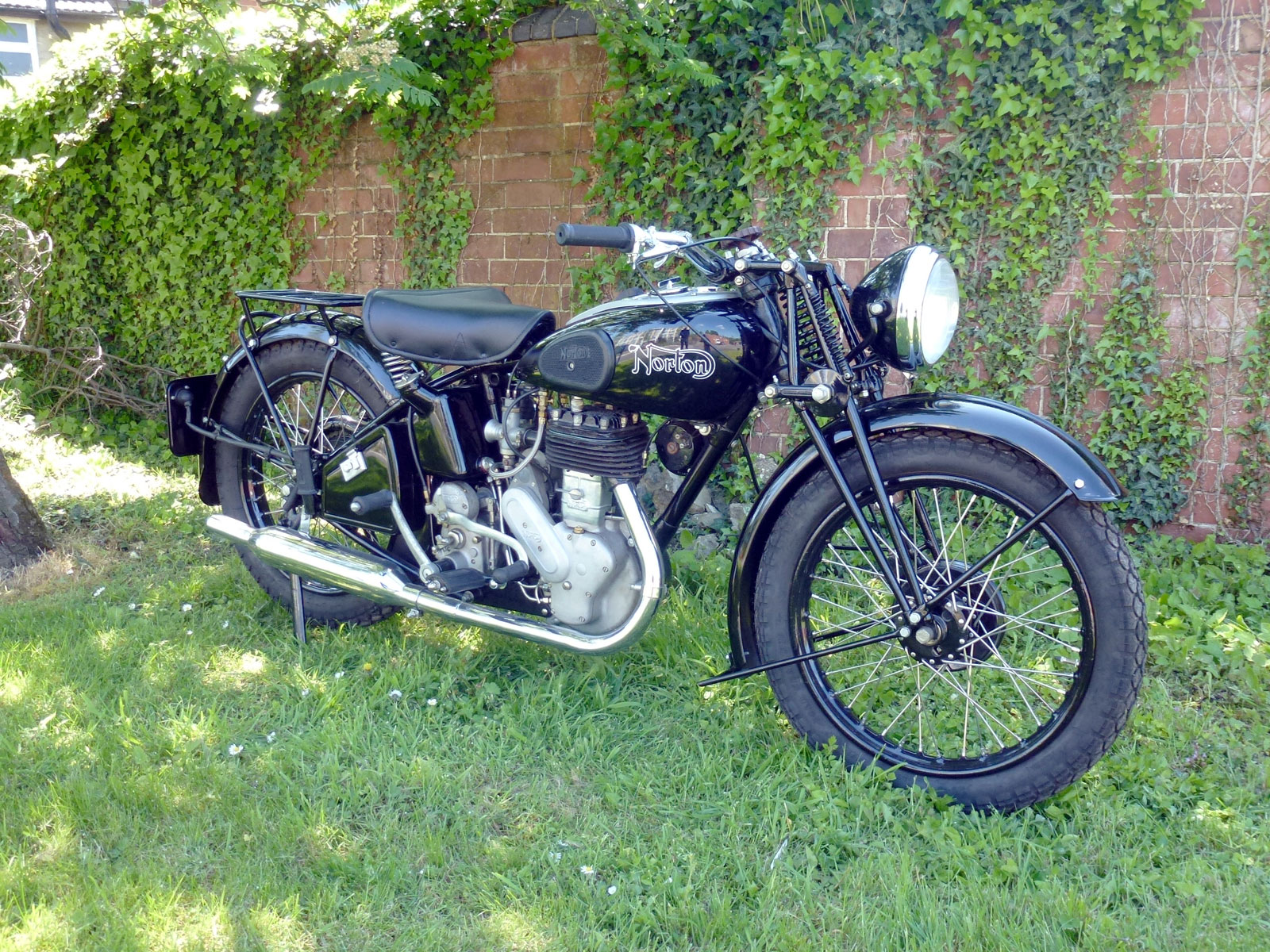 Lot 154 - 1943 Norton Model 16H
