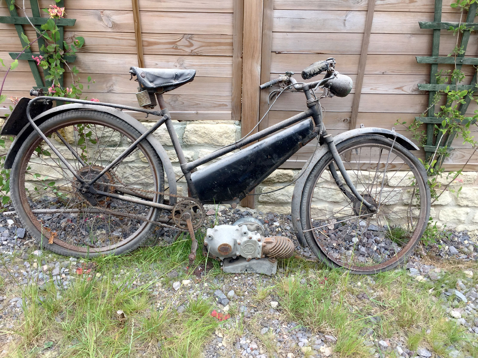 Lot 14 - 1950s Raynal Autocycle