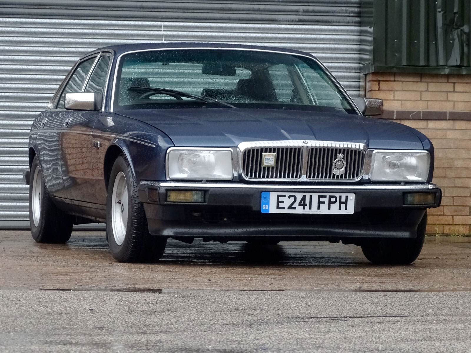 Lot 1 - 1988 Daimler 3.6