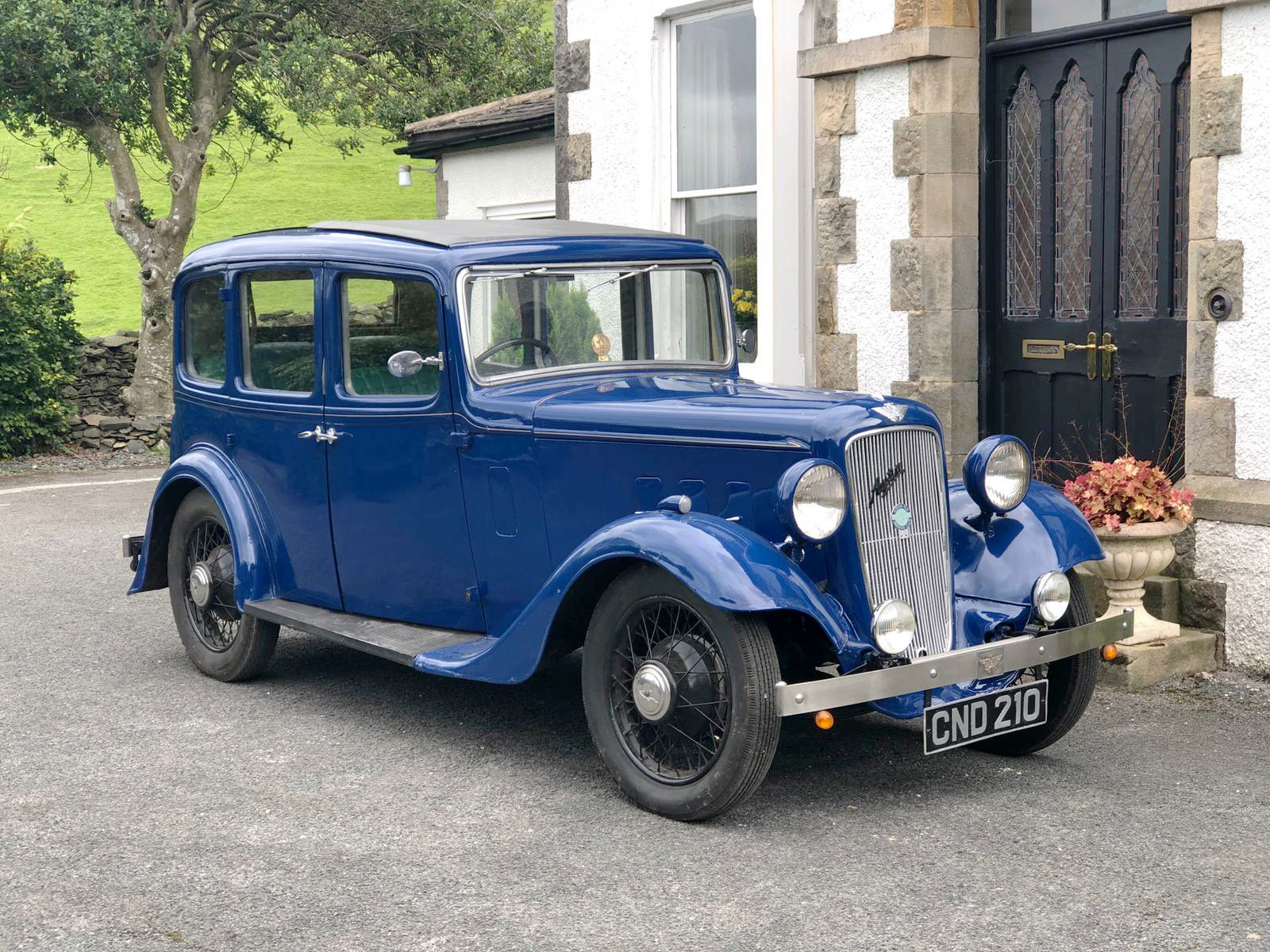 Lot 32 - 1936 Austin 12/4 Light Ascot Saloon