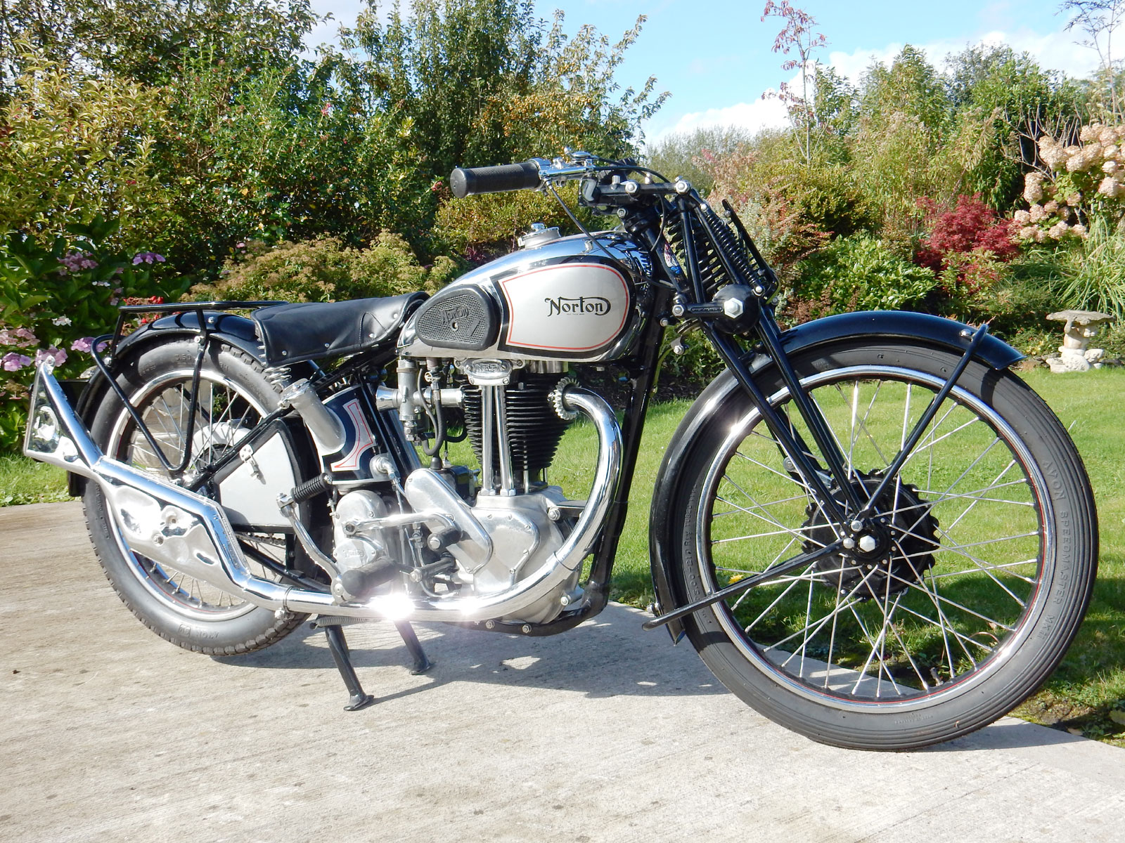 Lot 99 - 1946 Norton Model 18