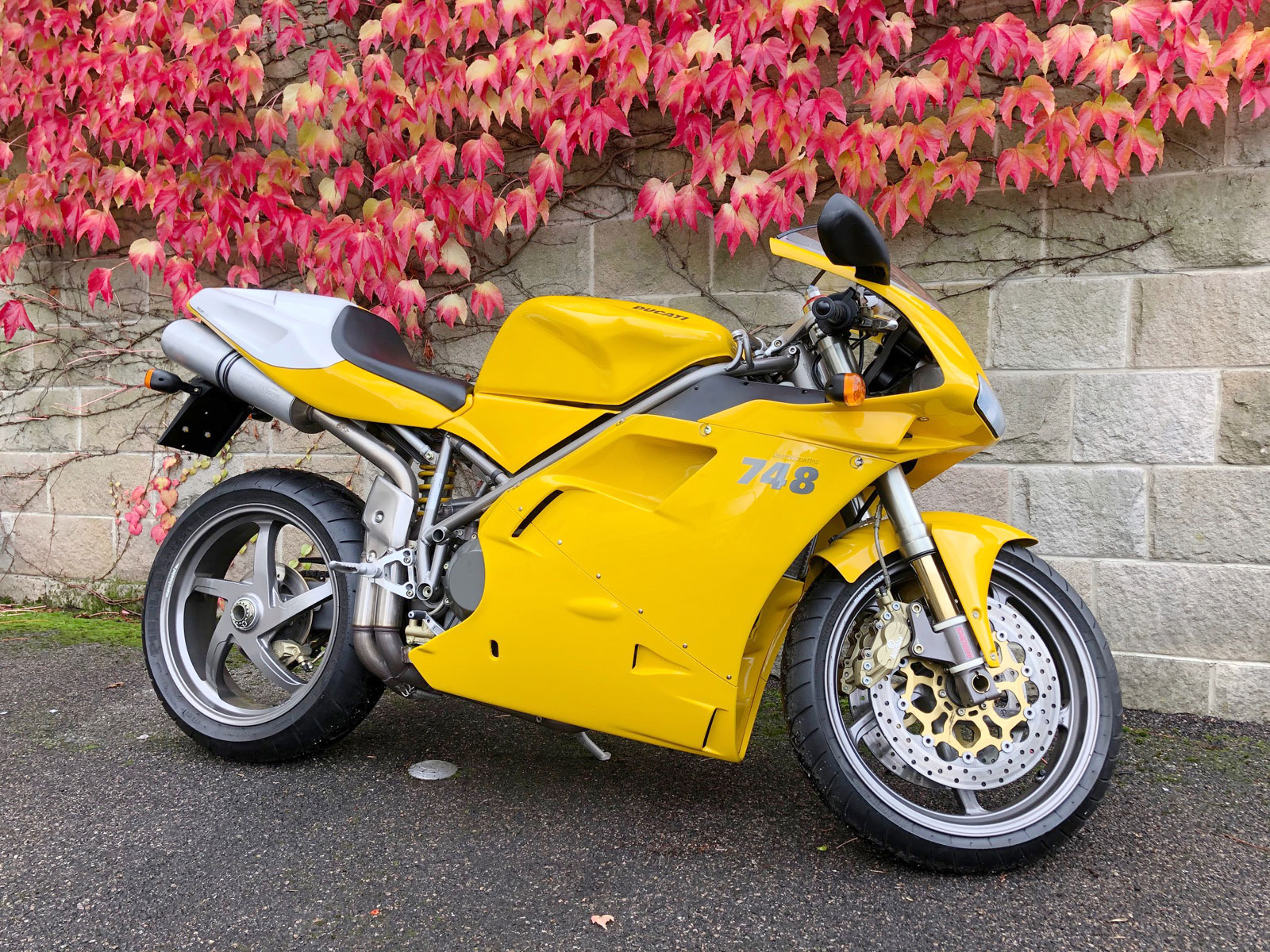 Lot 59 - 2000 Ducati 748R