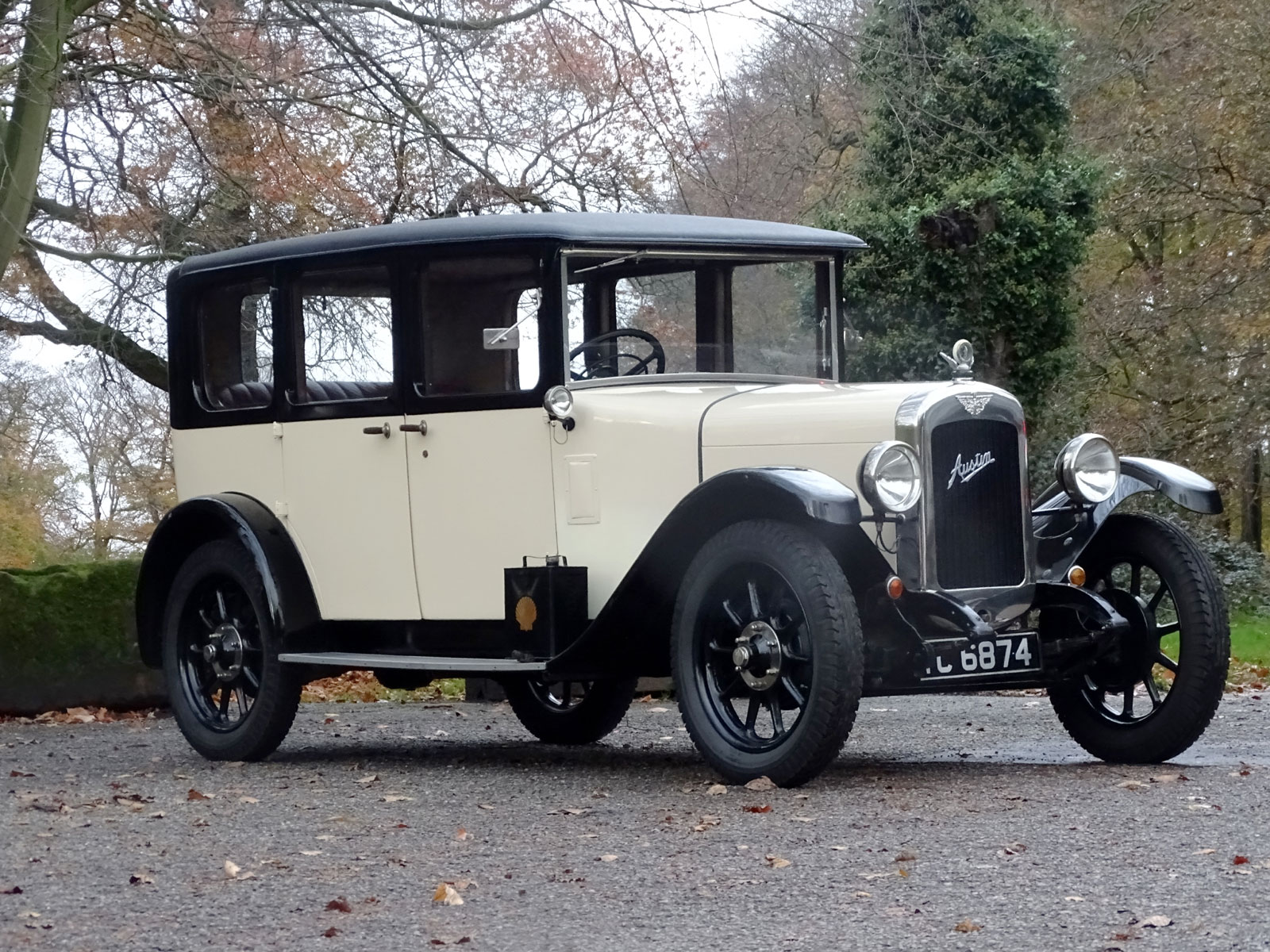 Lot 6 - 1929 Austin 12/4 Heavy Burnham Saloon