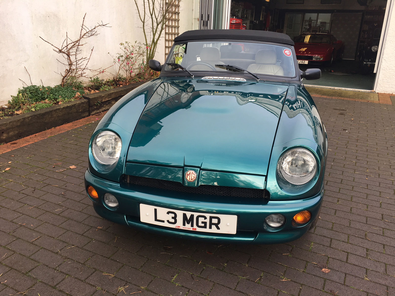 Lot 23 - 1993 MG R V8